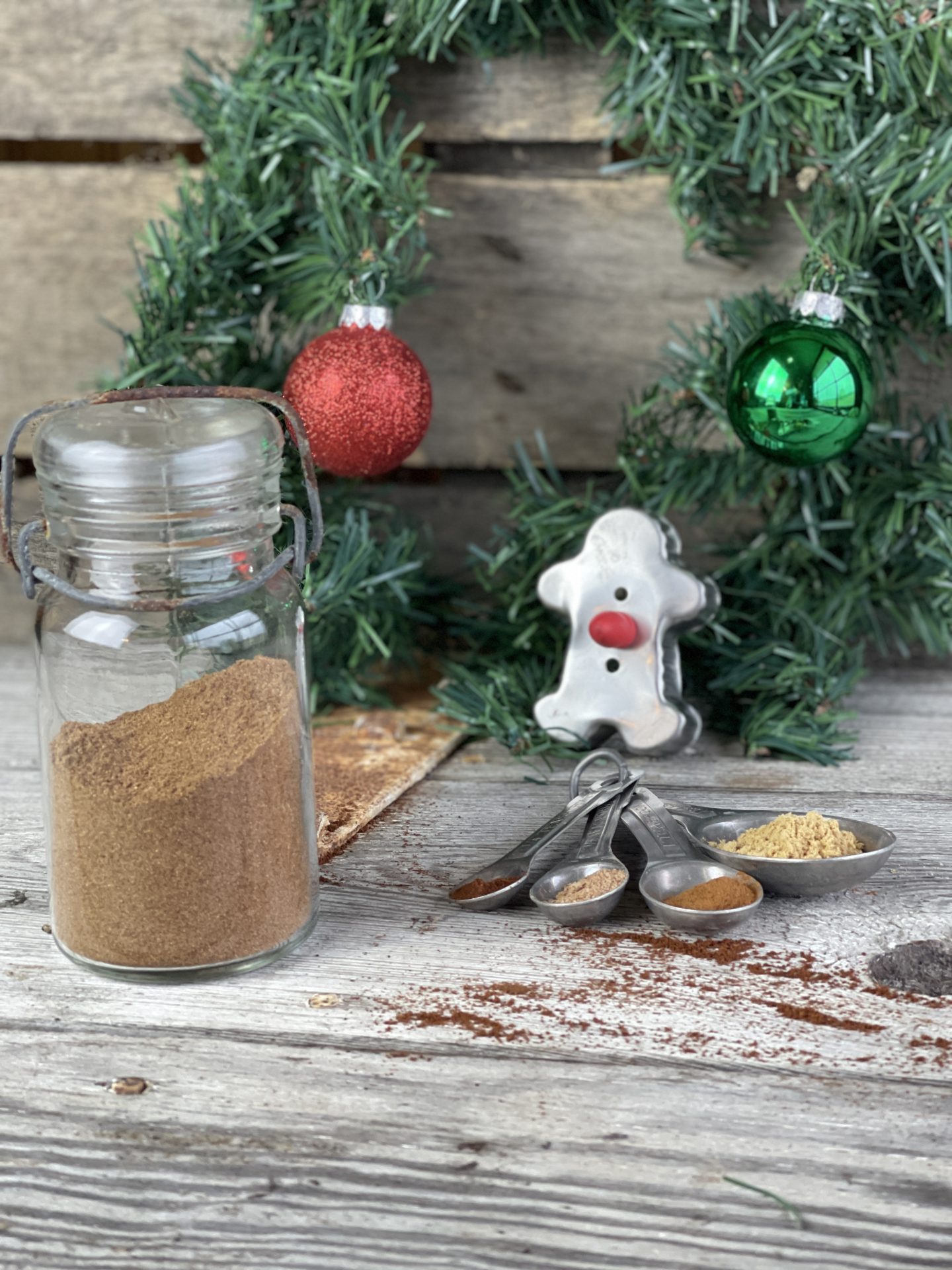 Homemade Gingerbread Spice Mix - The Farmwife Feeds